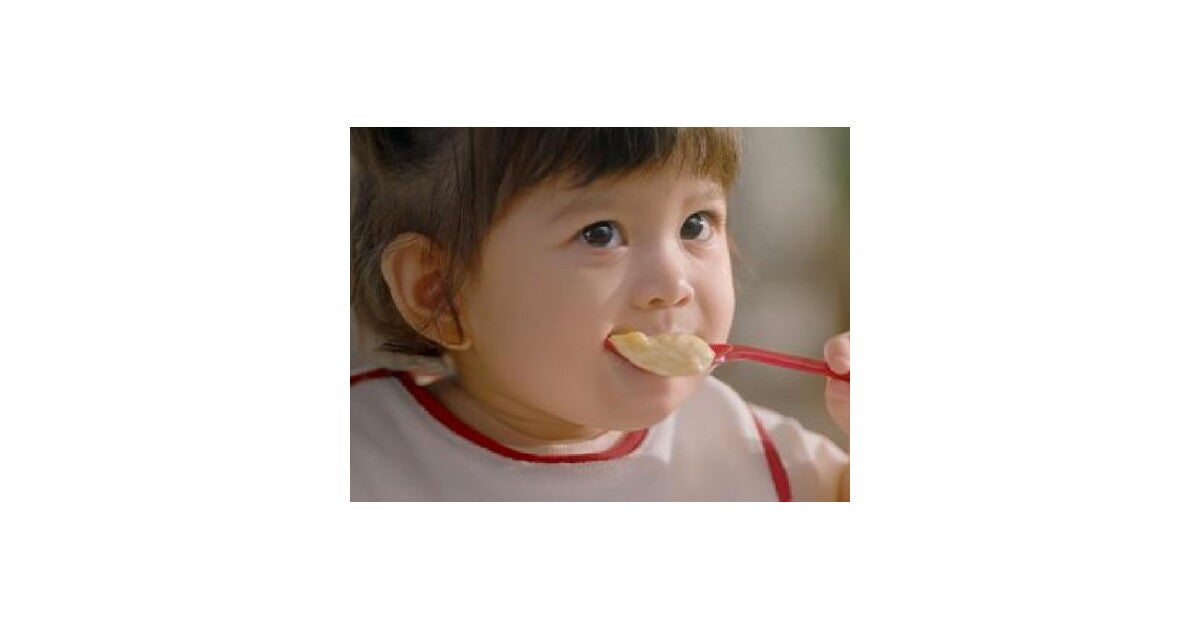 When To Start Serving Solid Food To Your Bulilit | ParenTeam